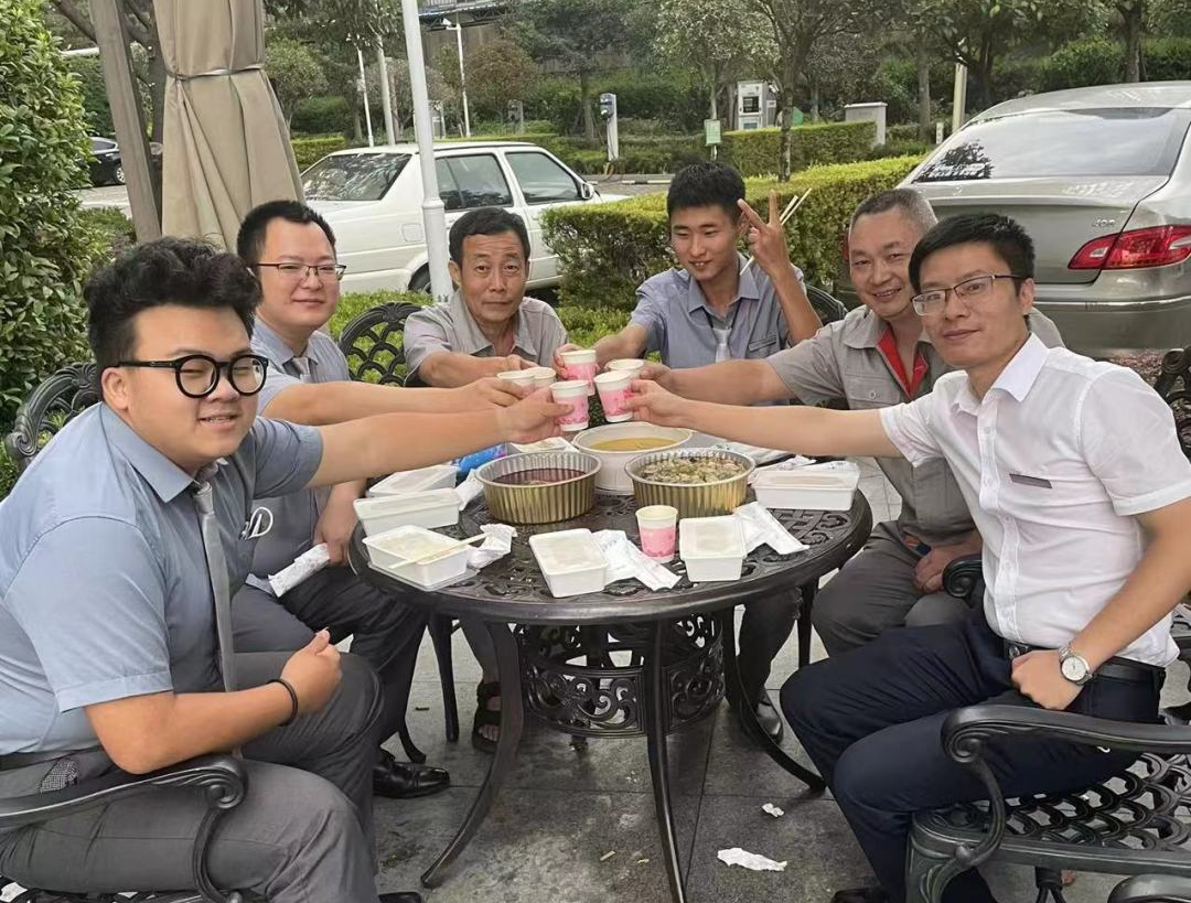 月团圆 “云”团聚 心坚守-成都新闻物业有限责任公司